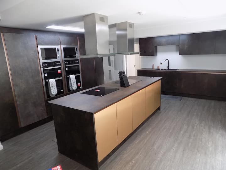 The Cadwaladr Direct. Caernarfon - Llanberis