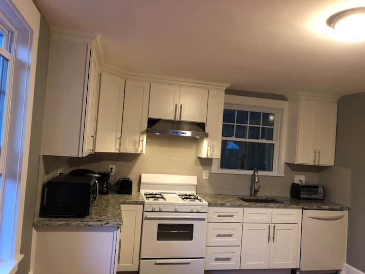 Furnished Room In A Shared Apartment - Worcester, MA