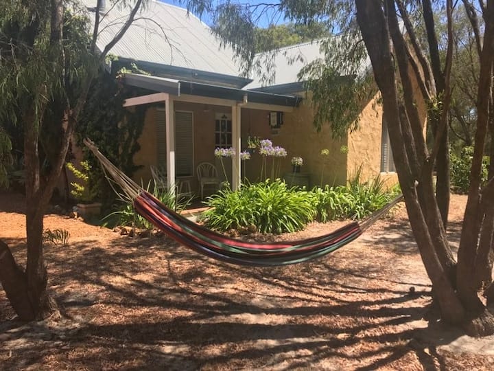 Kangaroo Cottage Rural Retreat - Yallingup