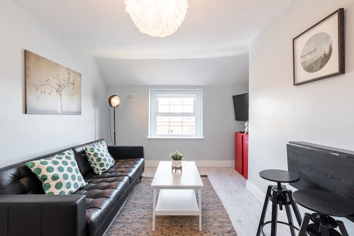 Northside 1 Bed Apt, 3rd Floor, Wifi , Kitchen - Dublin Airport (DUB)