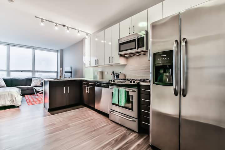 Stunning Studio In West Loop Incredible Amenities! - Chicago, IL