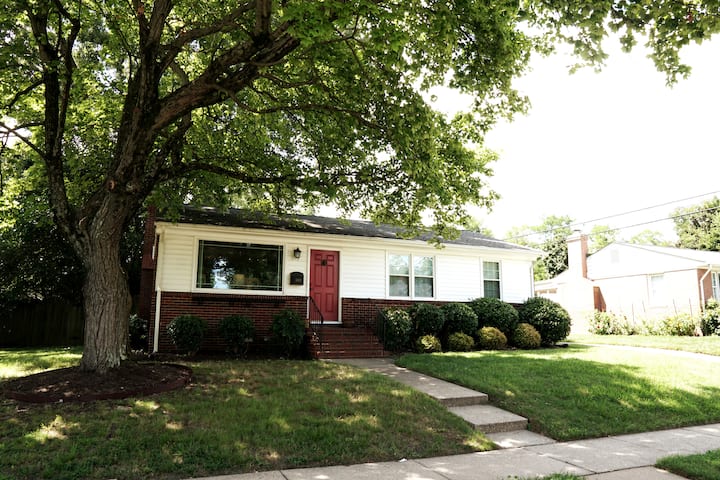 King Bed, Entire Home, 2 Bedrms, 2 Baths, Driveway - Richmond, VA