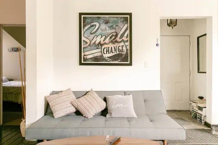 Simple Room, Close To Trains! - Chicago