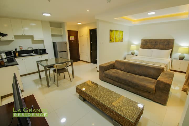 La Grande Residence Deluxe Suite In Angeles, Clark - Luzon