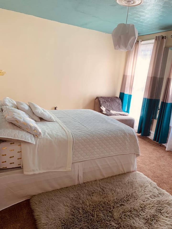 Jode's Cozy Corner &  Glam Room - Poconos, PA