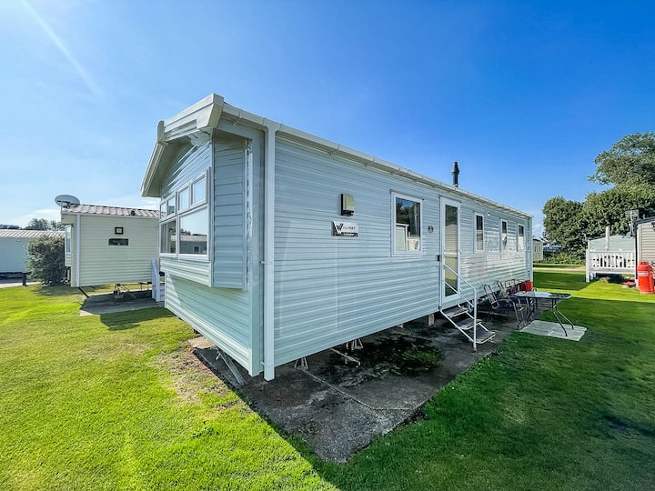Lovely 8 Berth Caravan At Broadland Sands Holiday Park In Suffolk Ref 20016bs - Pleasurewood Hills Family Theme Park