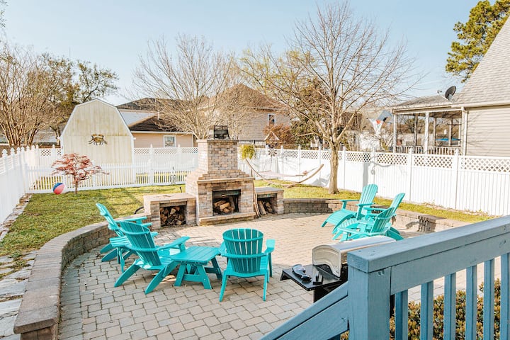 Huge Patio~outdoor Fireplace & Shower~family Home! - Cape Charles, VA