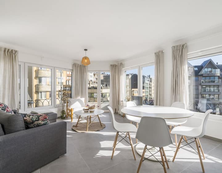 Lichtrijk Hoekappartement Op 20m Van Het Strand. - De Panne