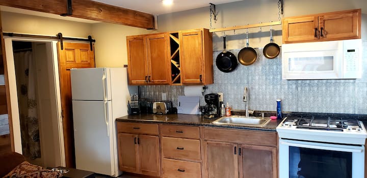 Iron Mountain Unit. Short Walk To The Beach. - East Bay Township