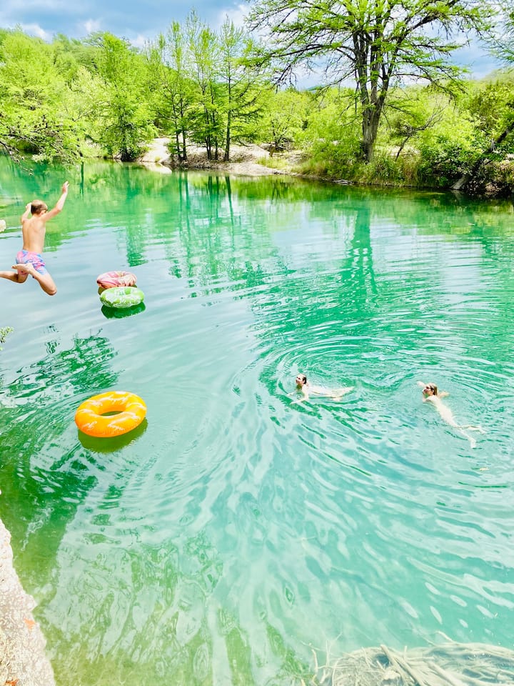 Stylish Cabin On The Best Swimming Hole In Texas 1 - Coahuila