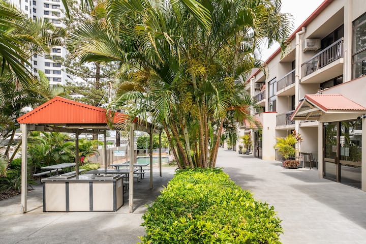 1 Bedroom Full Apartment Trickett Gardens - Surfers Paradise