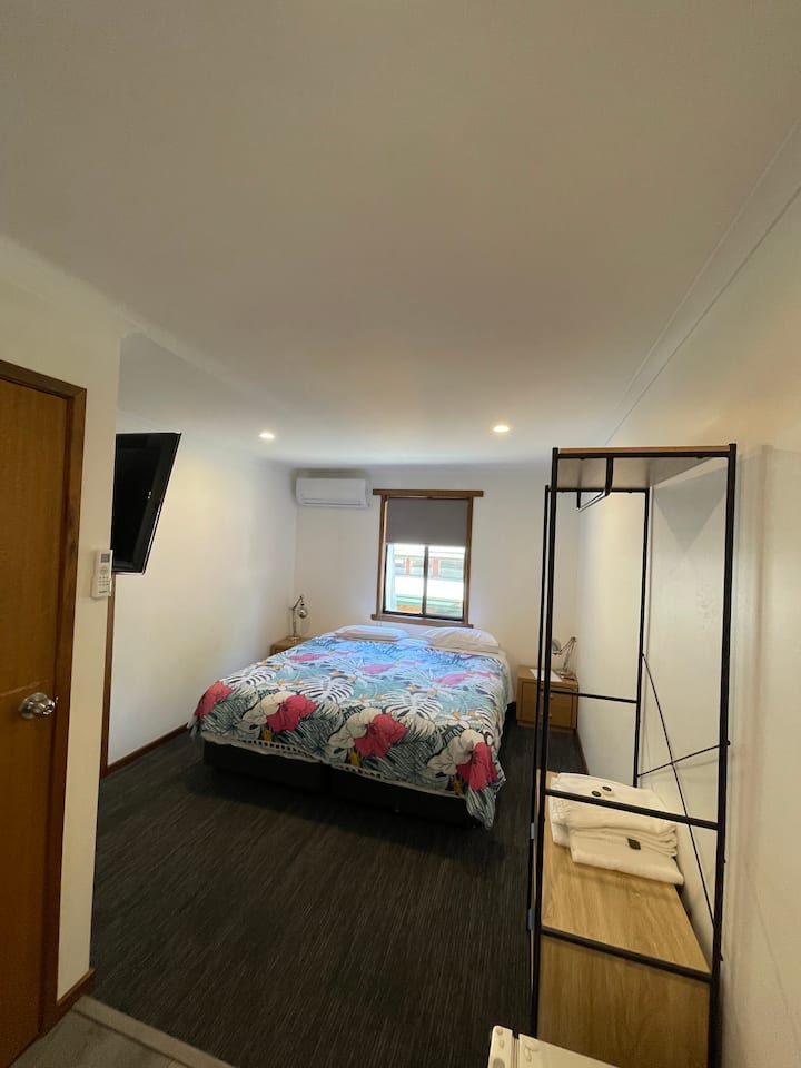 Feathertop Chalet Room 3  -  2 X Single Beds - Mount Hotham