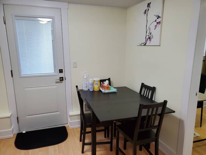 Room1, Shared Kitchen, Bath, Guildford Mall Surrey - Surrey