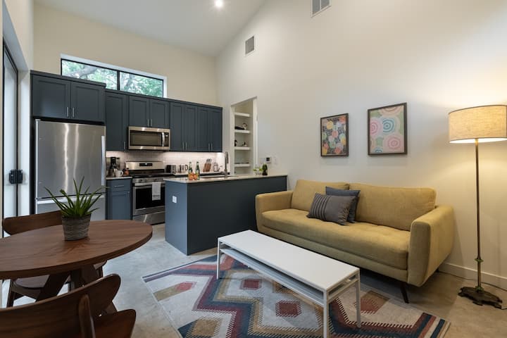 Mid-century Modern In East Downtown - Austin, TX