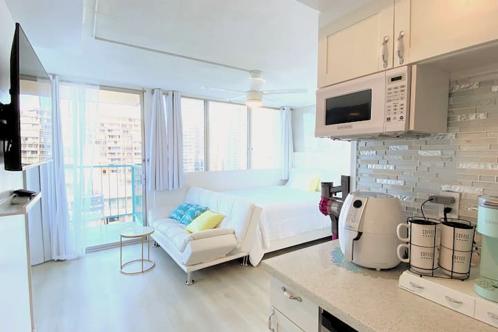 Waikiki, Ocean View, 5-min Walk To Beach - Honolulu, HI