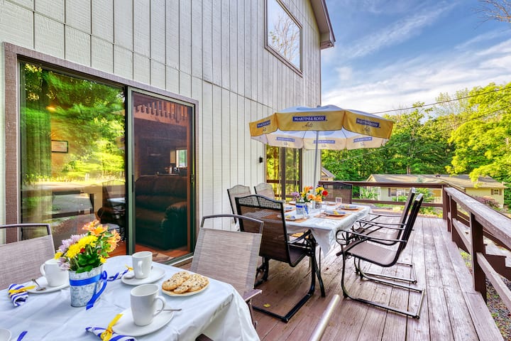 The Up Cabin Is The Place To Be In The Hideout - Lake Wallenpaupack, PA