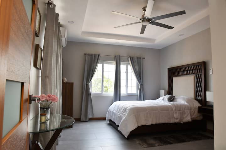 Ultra Chic! 1 Bedroom Apt - Great Location - ジャマイカ キングストン