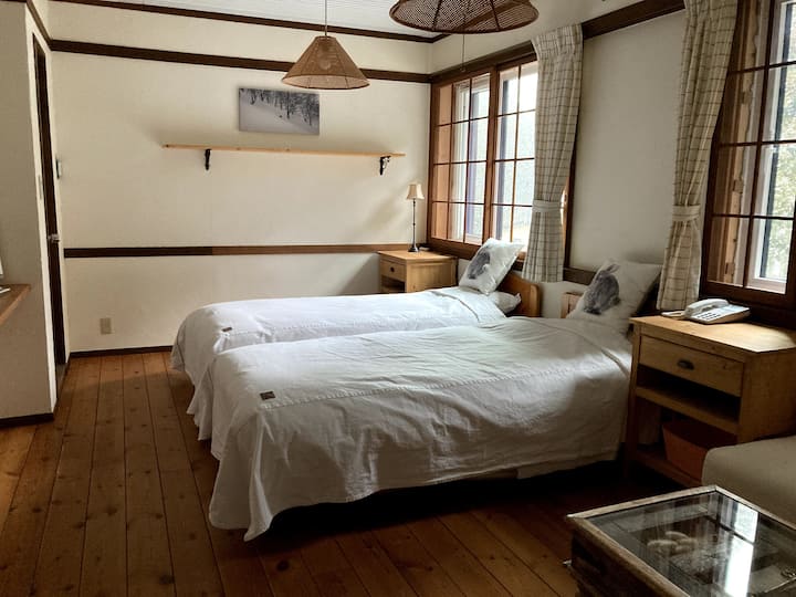 自然と調和したエコB&b。森の中で過ごす環境に配慮した滞在と、心地よい室内が魅力なツインルーム - 오마치시