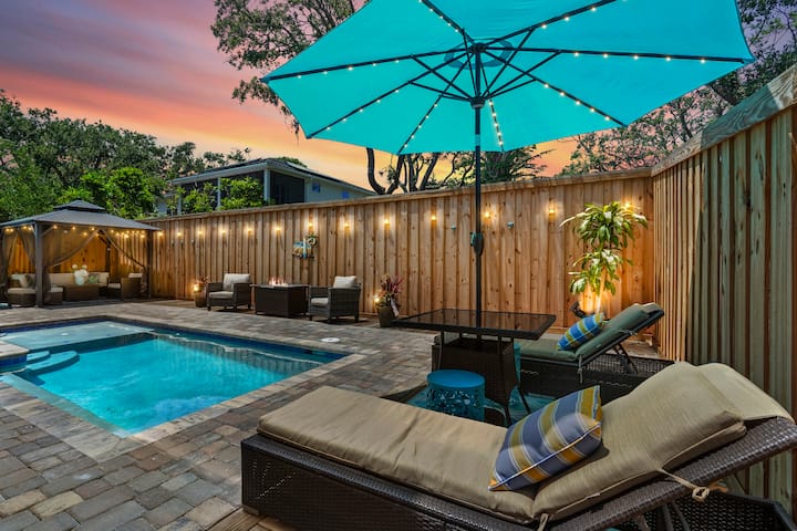 "Once Upon A Tide" Beach House *Heated Pool* King - St. Augustine, FL