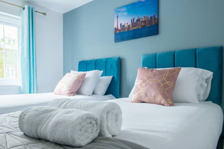 3 Bedroom House * Sleeps 6 * Parking * Garden - Coventry