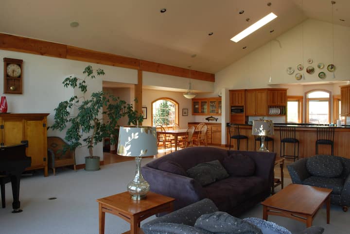 Glacier Getaway-true Vacation Home-amazing Vistas - Missoula, MT