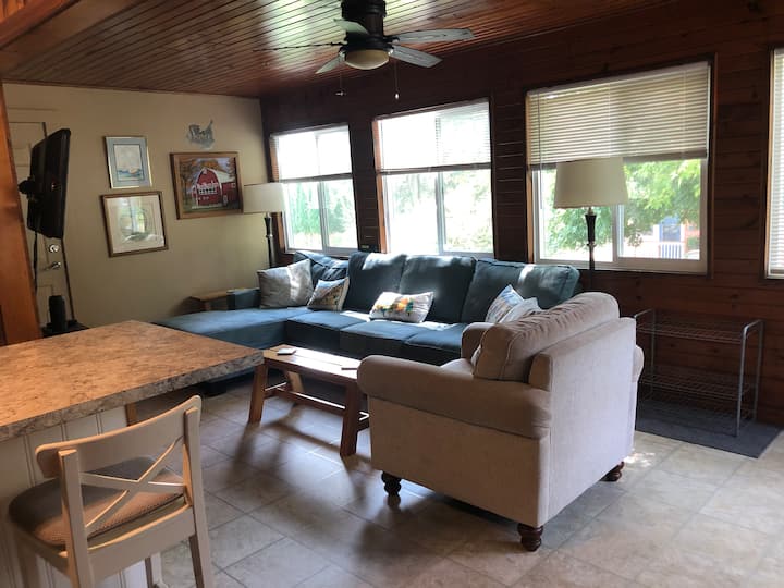 Kelleys Island Cabin Fever/duplex Unit 1 - Kelleys Island, OH