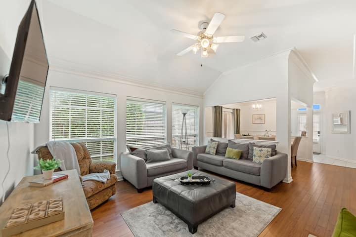 Home On Sunstone! Fast Wifi & Conveniently Located - 라피엣