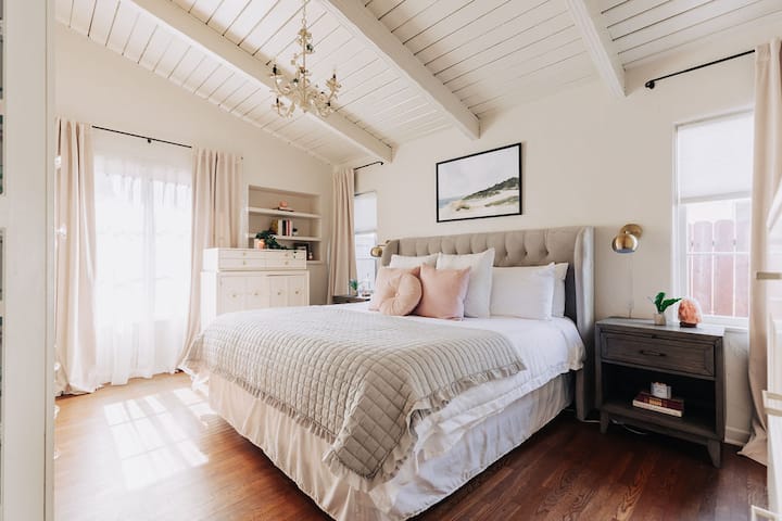 Lovely Home With Spa/pool- Dog Friendly - Burbank, CA