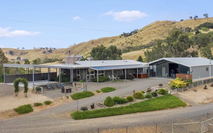 Lakeside Farm, Waterskiing & Views, 18 Pax - Bonnie Doon