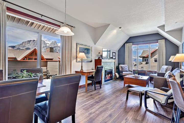 Stunning Top Floor Views - キャンモア