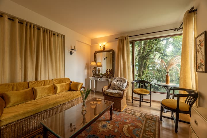 Lake View 2bhk Close To Mall Road L Lake Daze - Nainital