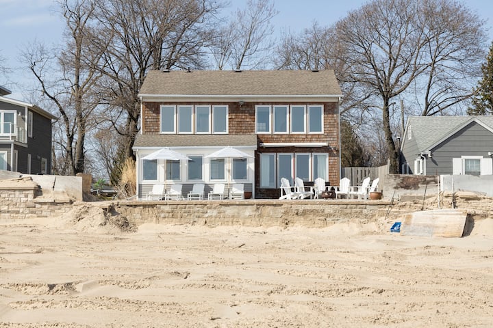 Cedarwood Sands - Beachfront On Bay Beach - Crystal Beach