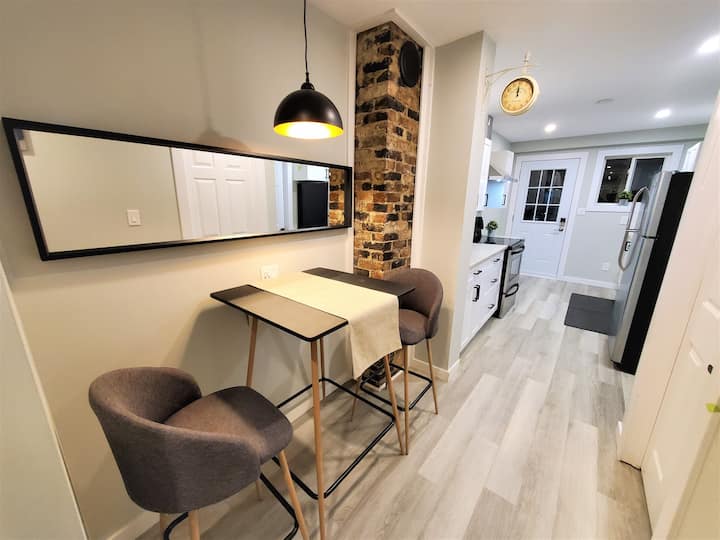 Cozy 2 Bed Apt With Fiber Internet Near Waterfront - Cornwall, ON, Canada