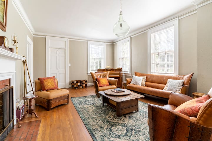 Historic Mansion - Private Bed & Bath Suite - Rock Hill, SC