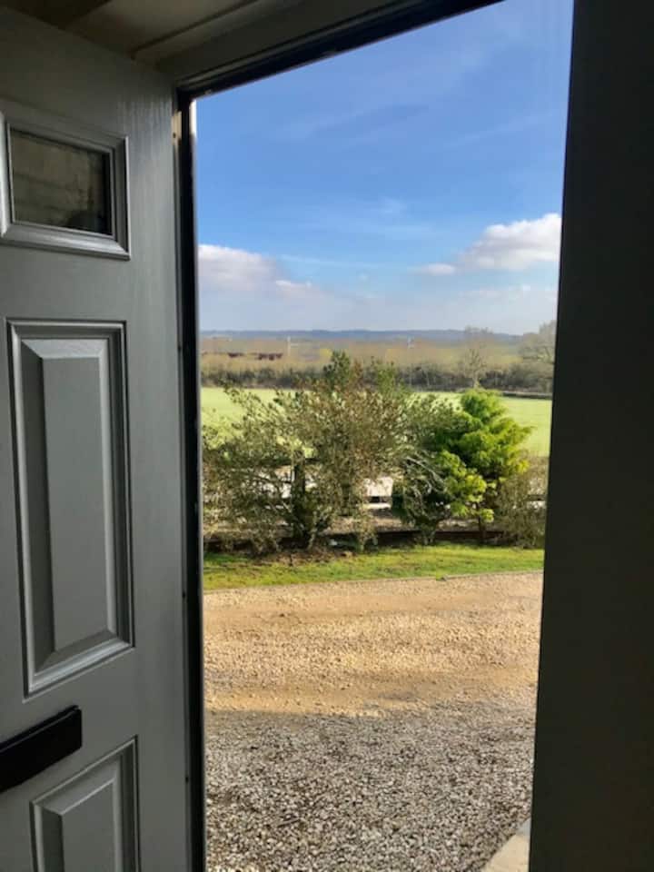 Poachers Lodge, Idyllic On A Working Farm - Tetbury