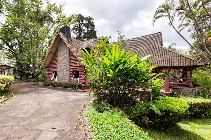 Casa Estilo Chalé Suíço - Serra Da Cantareira - São Paulo
