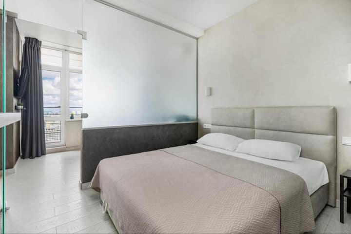 Razor Apartment On Kamanina Street With Terrace - Odesa