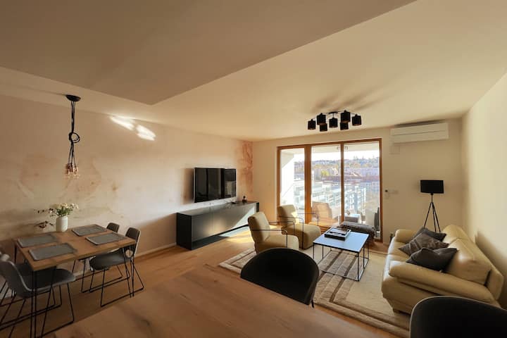 Luxury Apartment W/ Spacious Terrace & City View! - Prague Václav Havel Airport (PRG)