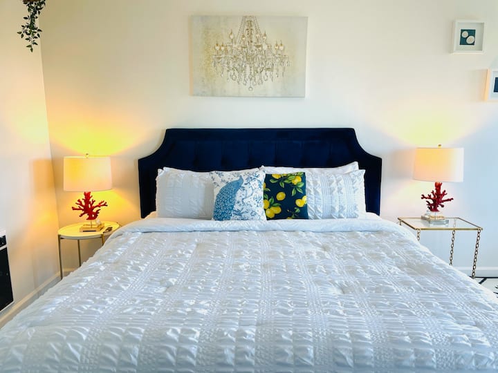 Italian Coast Studio With A View King Bed And Pool - El Segundo