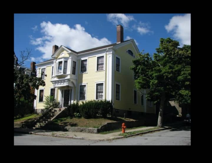 Whaling-era Family Apartment - New Bedford, MA
