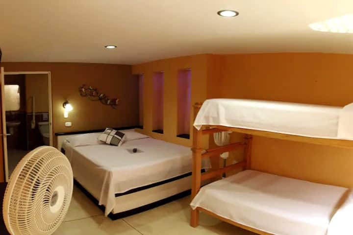 Taganga Habitación Familia A 40m Del Mar, Con Aire - Taganga