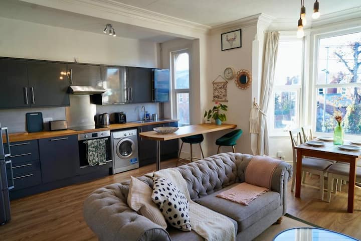 West Bridgford- Lovely 2 Bed Flat, Free Parking! - Nottingham