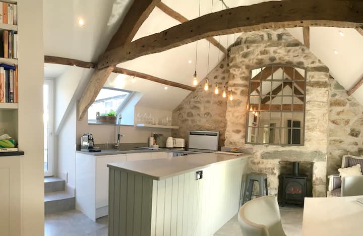 Luxury Loft Apartment |  Sleeps 4/5| Parking - Pwllheli