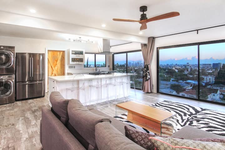 Hollywood Hills Penthouse City Views + Parking! - Los Angeles, CA