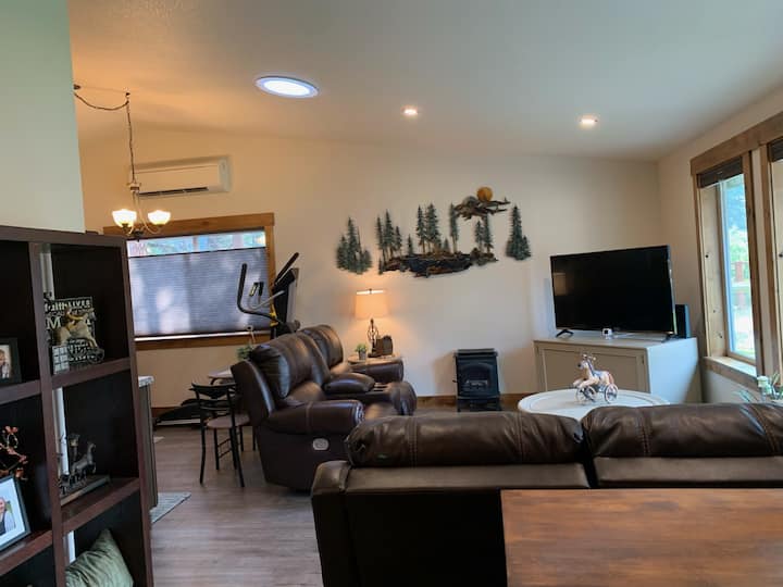 Duplex-style Home In Private Hoa Community - Sisters, OR