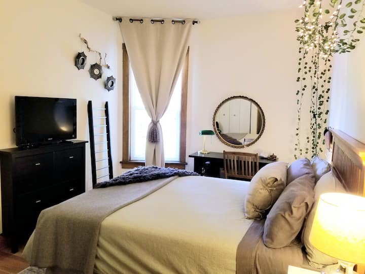 * Stay Here * Charming Modern Vintage Home Share - Chicago, IL