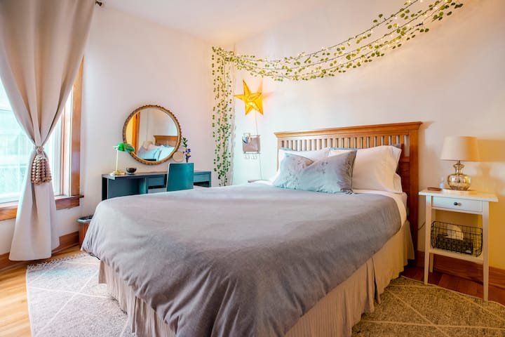 * Stay Here * Charming Modern Vintage Home Share - Chicago, IL
