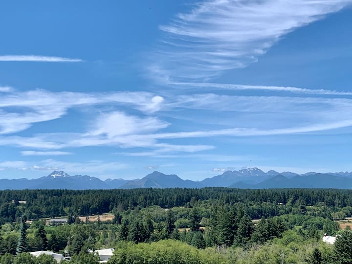 Majestic Mountain View Home - Silverdale, WA
