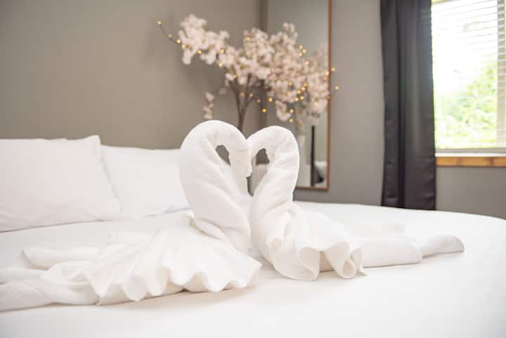 **Stay And Spa**  Private Couples Retreat/hottub! - Sooke