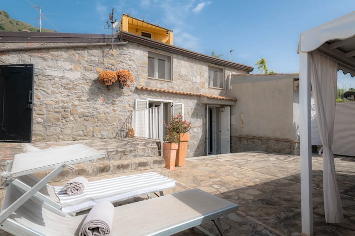 Mermaid's House Close To Beac - Letojanni